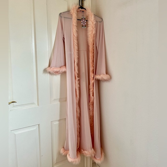 Boohoo | Other | Nwt Pink Fuzzy Robe | Poshmark